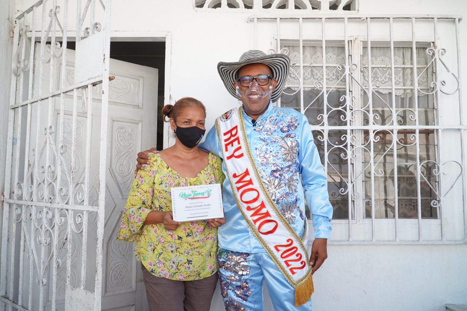 El Rey Momo Kevin Torres rindió homenaje a quienes trabajan detrás la ...