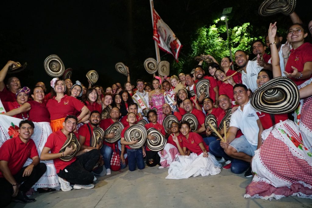 Cumbiambas y danzas de Congo ondearon sus banderas con la monarquía del ...