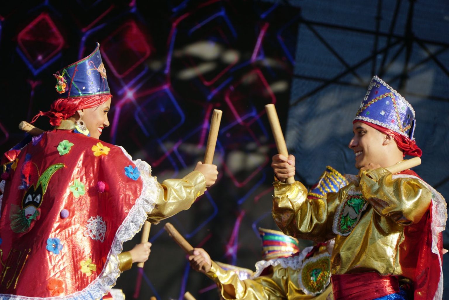 Con homenaje a la Danza de Paloteo, la tradición brilló en Fiesta de ...