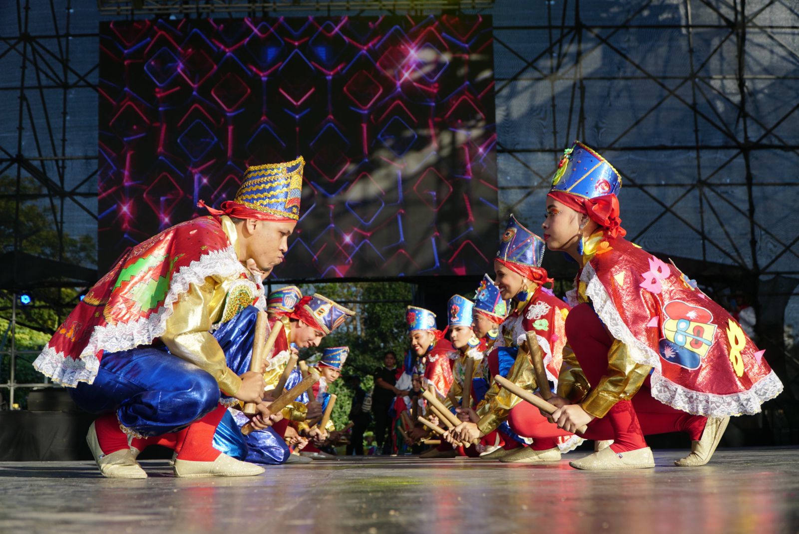 Con homenaje a la Danza de Paloteo, la tradición brilló en Fiesta de ...