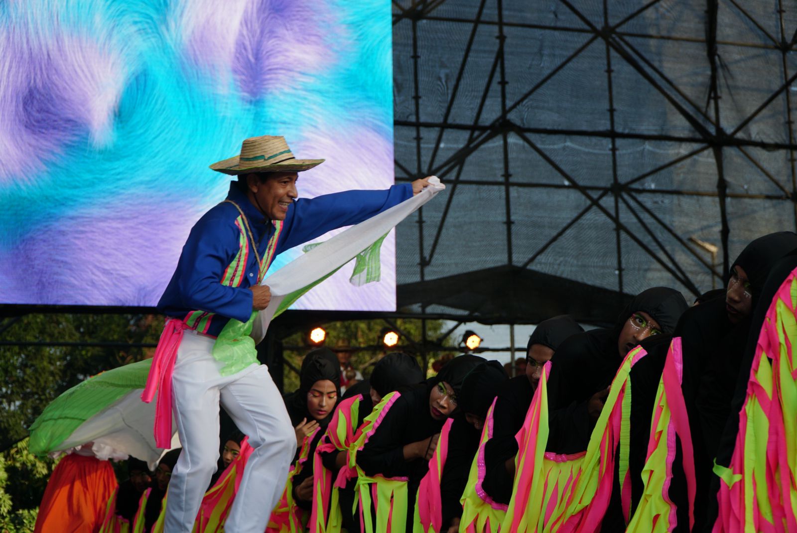 Con homenaje a la Danza de Paloteo, la tradición brilló en Fiesta de ...