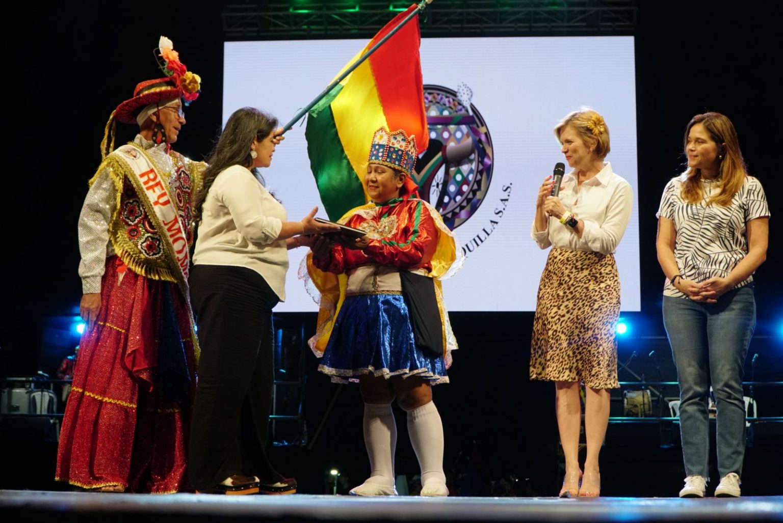 Con homenaje a la Danza de Paloteo, la tradición brilló en Fiesta de ...