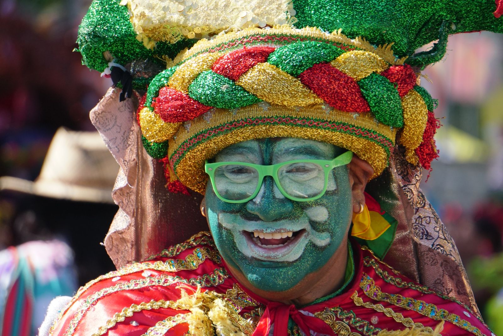 Una parada tradicional llena de folclor y alegría - Carnaval de ...
