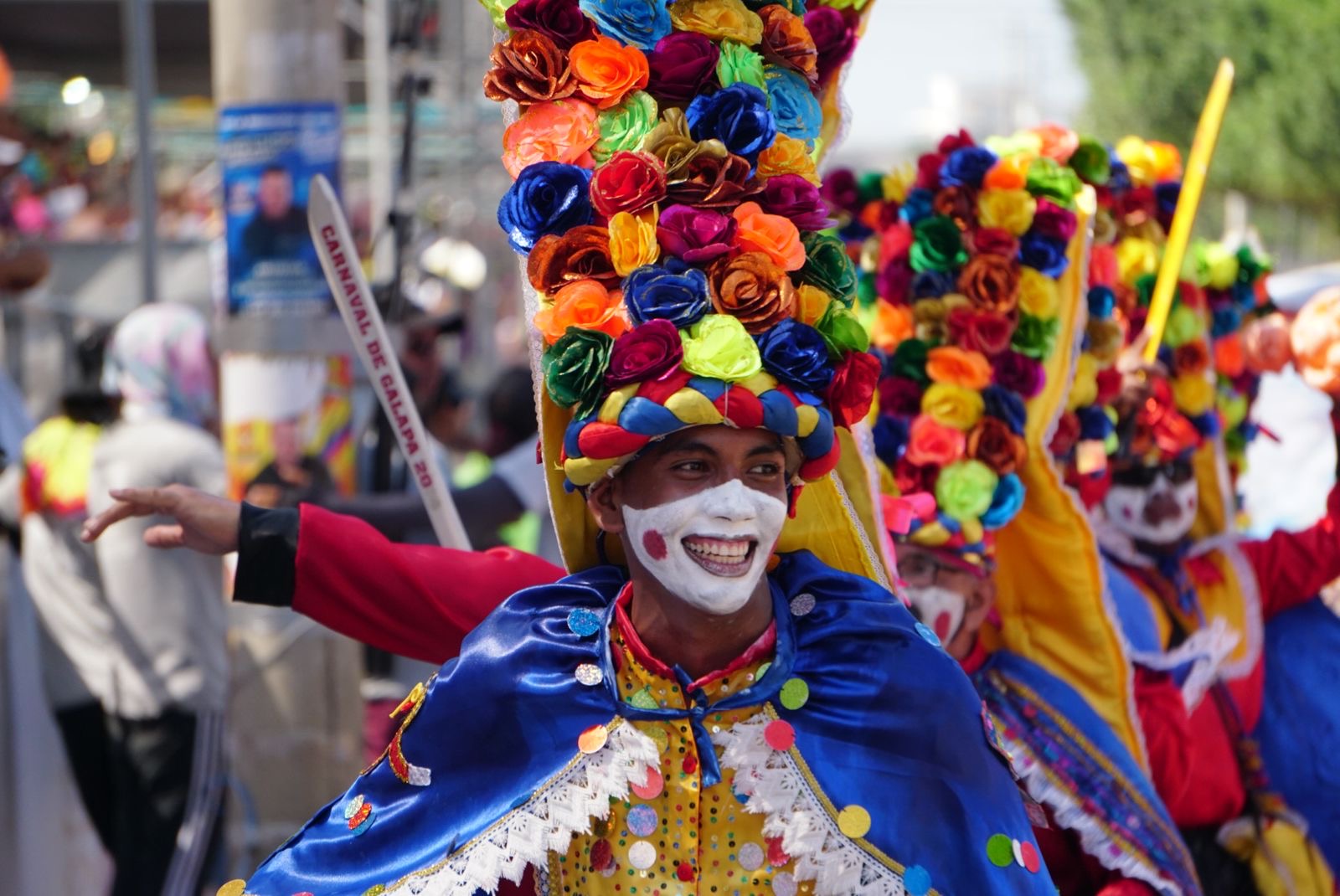 Una parada tradicional llena de folclor y alegría - Carnaval de ...