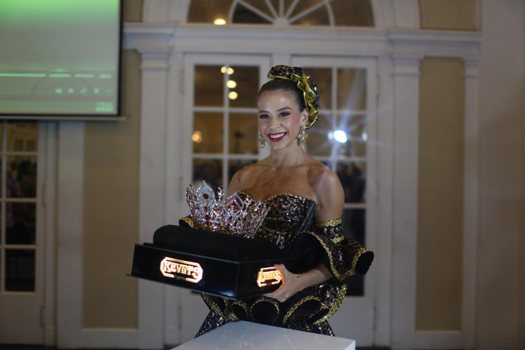 La Reina del Carnaval 2025, Tatiana Angulo Fernández de Castro, recibe ...
